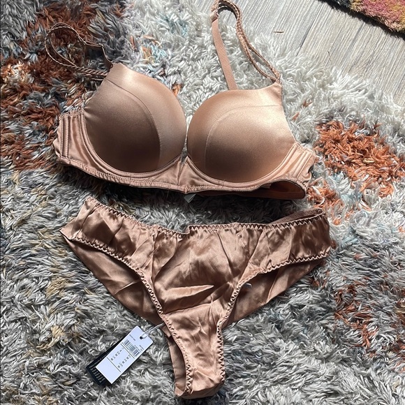 intimissimi | Intimates & Sleepwear | Italian Satin Bra And Panty Set ...